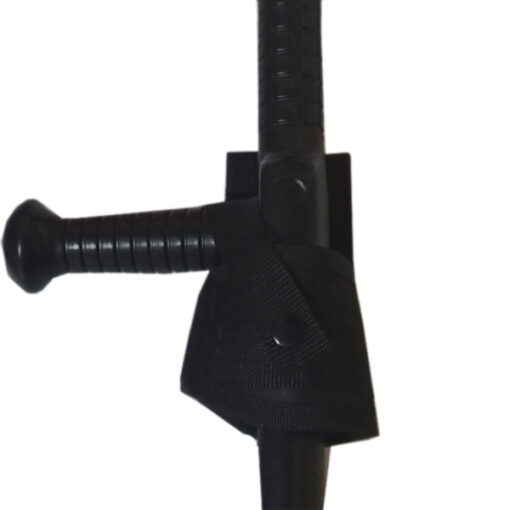 Elaborado en 100% lona huracán de alta resistencia con broche