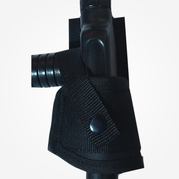 Elaborado en 100% lona huracán de alta resistencia con broche